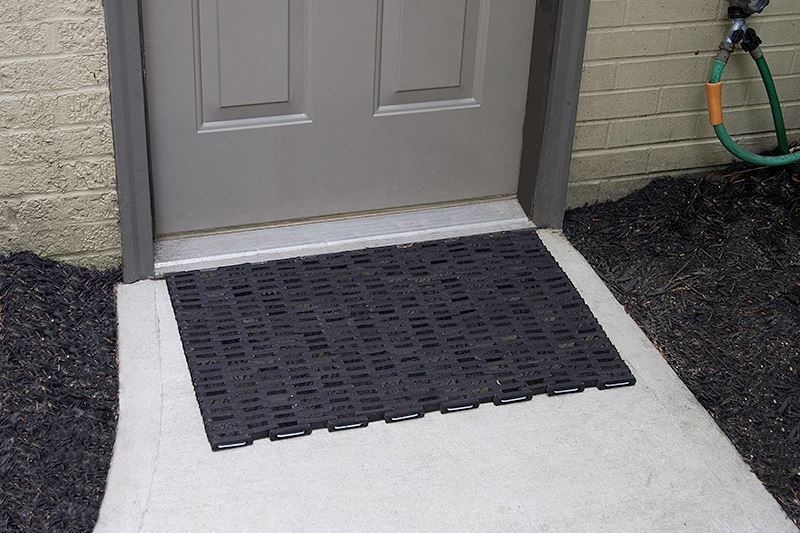 Durite 108 Heavy-Duty Recycled Tire Link Mat | Mats & Flooring ...